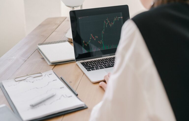 How to attract customers and investors in 2023 | Thebusinessthought.com